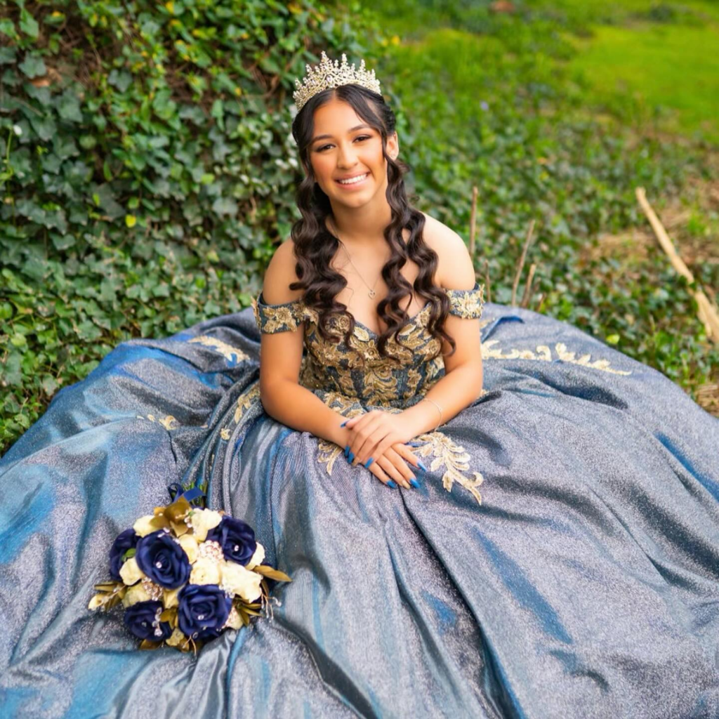 34 Cute & Creative Quince Hair Styles - Inspiring Hairstyles