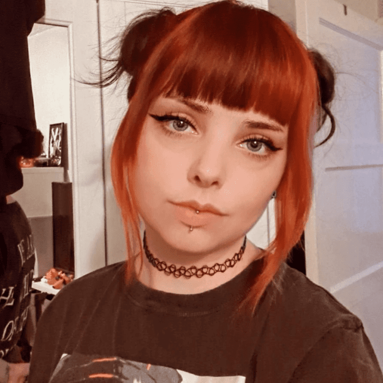 37 Stellar Space Bun Hairstyles For Out-of-this-World Looks