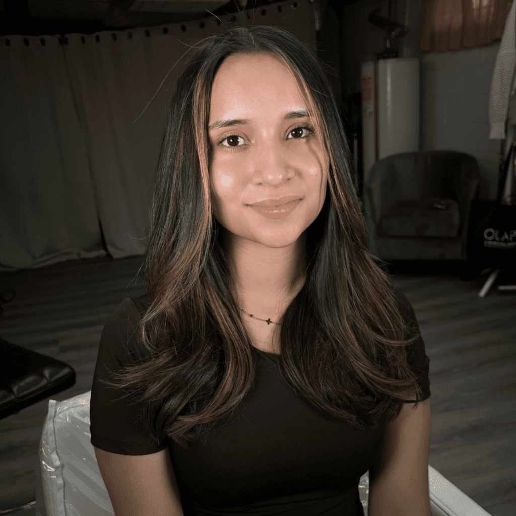 21 Haircuts To Showcase Triangle Face Beauty