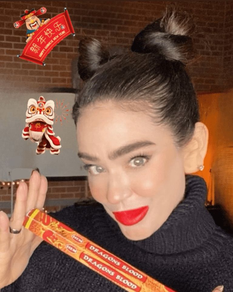 37 Stellar Space Bun Hairstyles For Out-of-this-World Looks