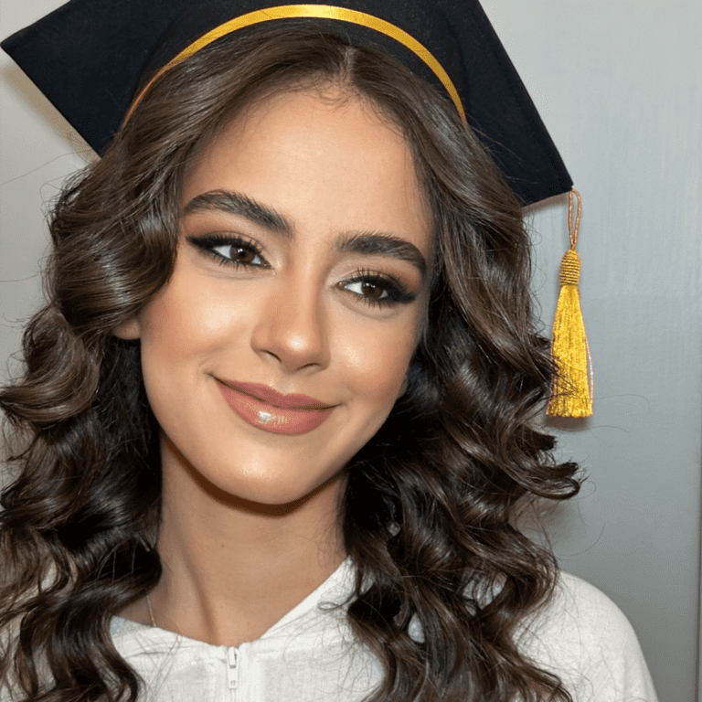 30 Gorgeous Graduation Hairstyles To Rock Under Your Cap