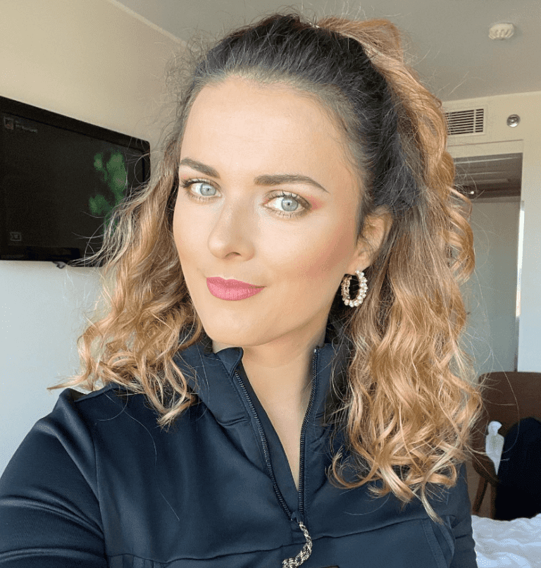 20 Effortlessly Stylish Hairstyles For 2C Hair