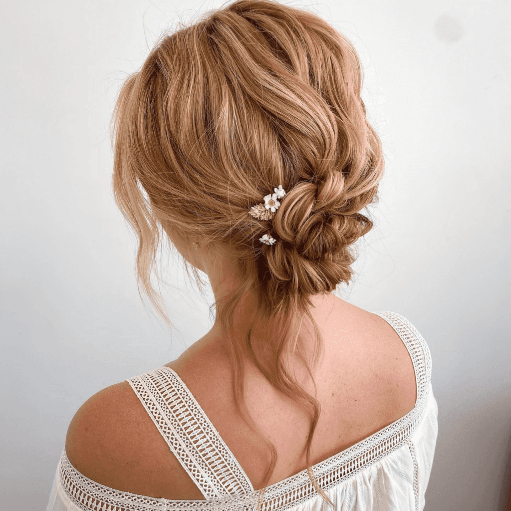 21 Chic Summer Updos For Medium Hair - Inspiring Hairstyles