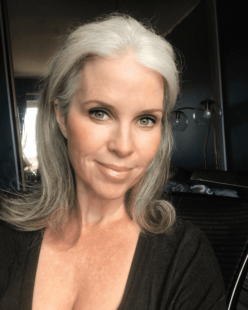 15 Effortless Medium-Length Hairstyles For Women Over 50